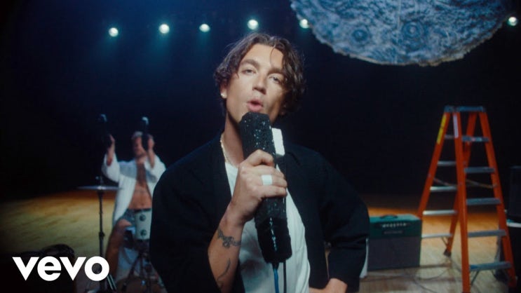 혼자 듣기 아까운 노래 LANY - Love At First Fight (가사/해석/MV) : 네이버 블로그