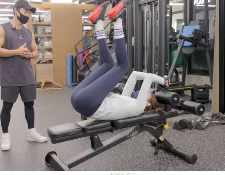 헬스장 복근운동 종류 크런치 리버스크런치 플랭크 자세 사이드밴드 여자 11자복근 옆구리 살빼는 효과 네이버 블로그