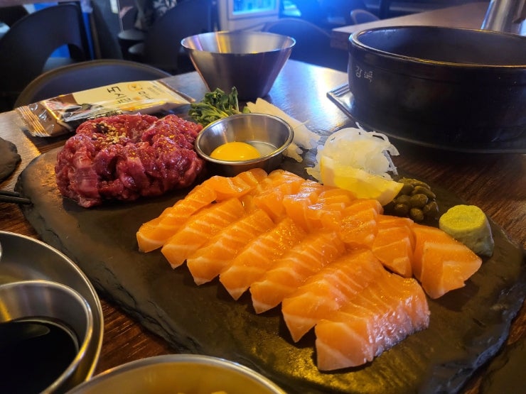 육회먹은연어 논현점 신논현 강남 신선한 육회 연어 맛집리뷰이벤트 네이버 블로그