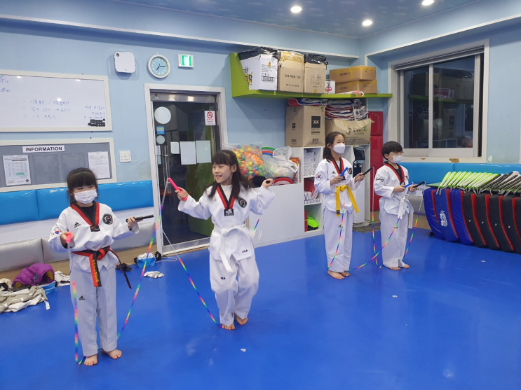 줄넘기를 2명에서 넘는다고 울산태권도협회 어린이태권도 울산어린이체육 울산옥동초등학교 울산남산초등학교 울산옥동태권도