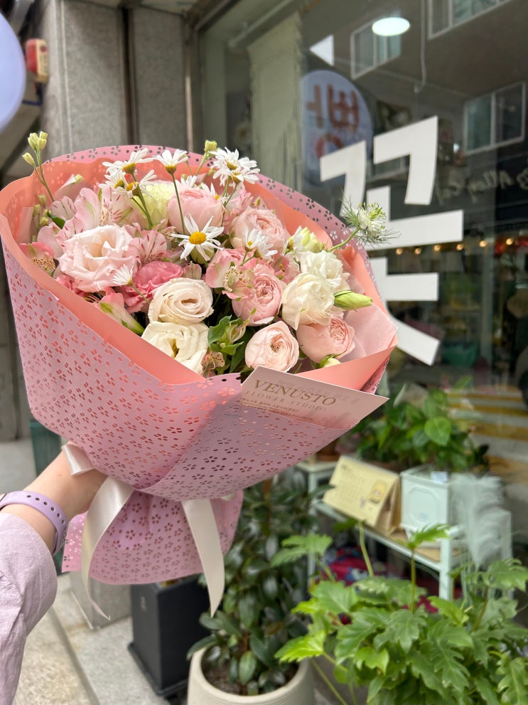 베누스토플라워 기념일꽃다발여자친구꽃다발라운드꽃다발 6종 생화 꽃다발 묵동꽃집먹골꽃집먹골역꽃집중랑구꽃집노원역꽃집