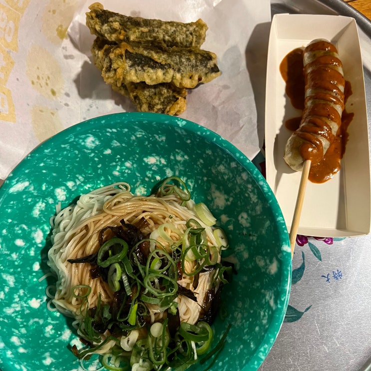 예산시장맛집 오가면 간식집에서 가장 친절한 대우 받으며 소시지 먹은 후기 예산시장 먹거리 추천 선봉국수 파기름 비빔국수