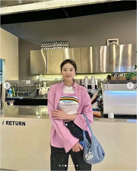 류이서 인스타 데일리룩 핑크색 셔츠 nohant 화이트 크롭티 asif_calie : 네이버 블로그