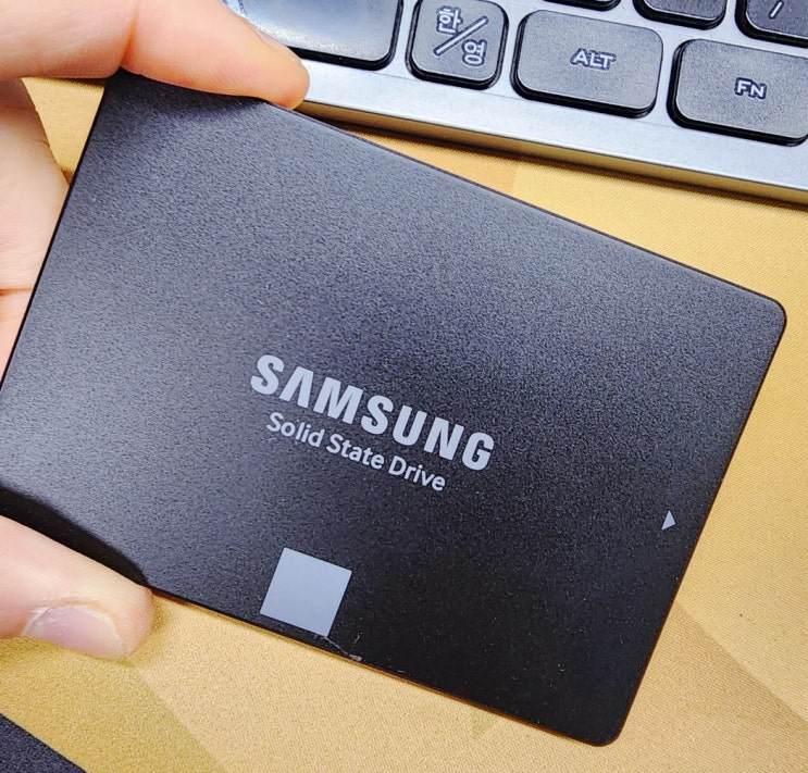 외장하드 1TB 휴대용 저장장치 SSD와 HDD 차이와 성능 알기! : 네이버 블로그