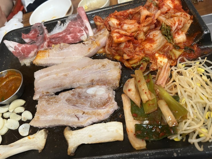 인천공항 맛집 고기판위에 고기 놓을 자리가 없어요 김치가 맛있어서 상수 김치 생 삼겹살 네이버 블로그