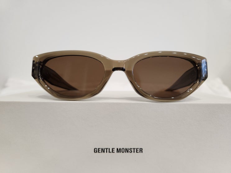 젠틀몬스터 로코코 ROCOCO KC6(카키) ; 제니,김나영,태연 선글라스 : 네이버 블로그