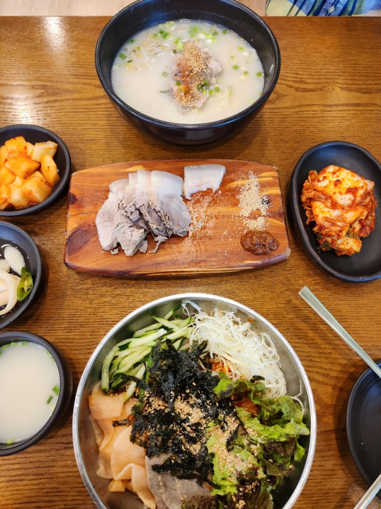 제주면장 평창점 평창동에서 제주맛 느끼기 계곡뷰 고기국수 비빔국수 돔베고기 Sini 네이버 블로그