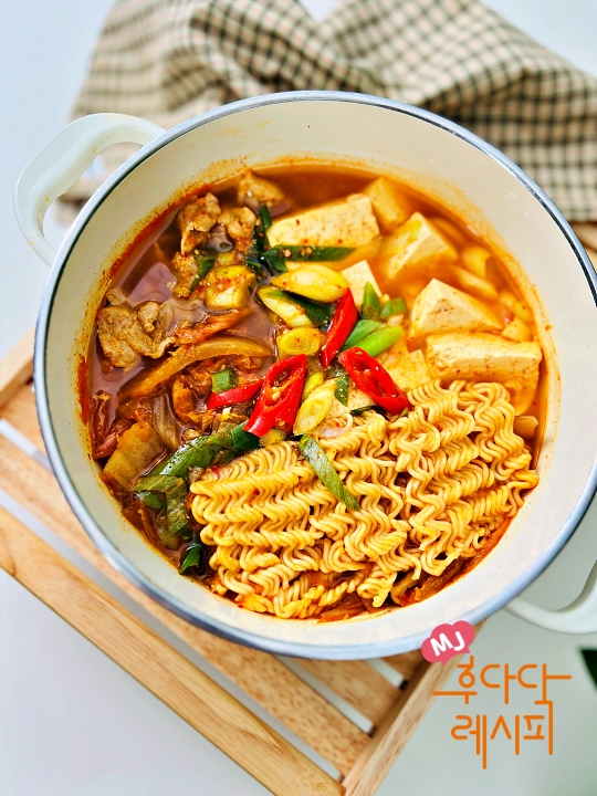 돼지고기 김치찌개 맛있게 끓이는법 사리곰탕 스프 돼지고기 김치찌개 만드는법 네이버 블로그