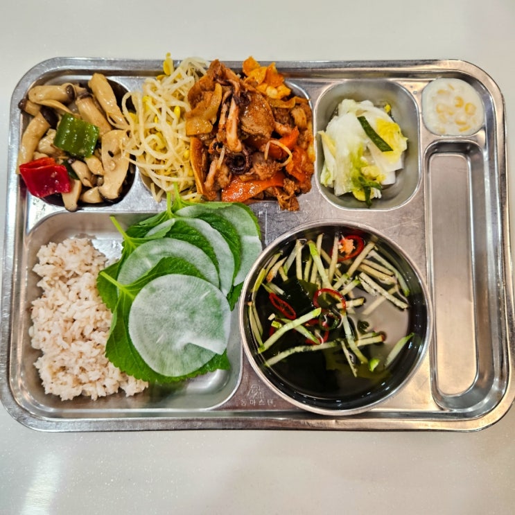 같이 먹어서 더 맛있는 조합 오늘 급식 쭈삼and콩나물 미역냉국 쌈무와 깻잎and콘마요소스 네이버 블로그