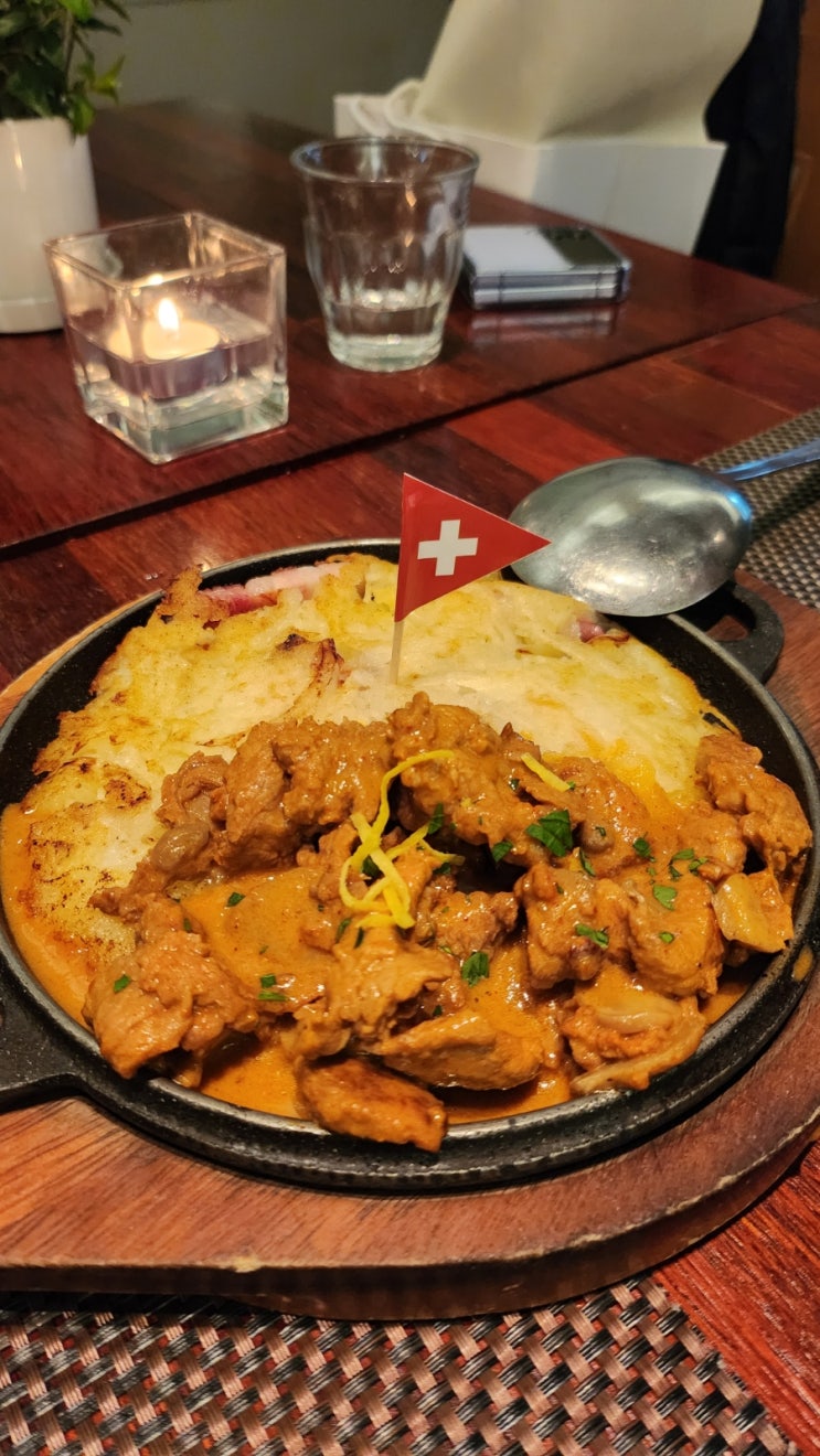 경복궁역서촌 라 스위스 기념일에 제격인 스위스 가정식 맛집 라클렛치즈 슈바인코틀렛 송아지안심뢰스티 크렘브륄레 리벨라