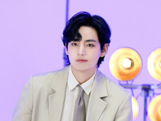 방탄소년단 뷔 : BTS V's 'Christmas Tree' music video surpasses 60 million ...