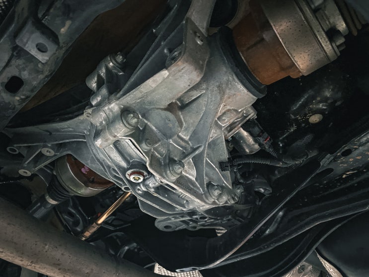 파주 일산 수입차 수리 정비 전문 스피드메이트 운정신도시점 Audi A6 4a 엔진오일 및 디퍼런셜 오일 교체