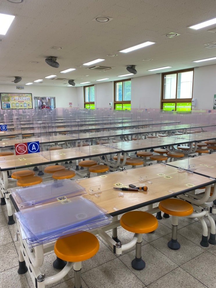 급식실 관공서 초등학교 중학교 고등학교 유치원 등 식당 급식기구 급식 용품 철거 정수기 가림막 가림판 아크릴 폴리카보네이트 철거