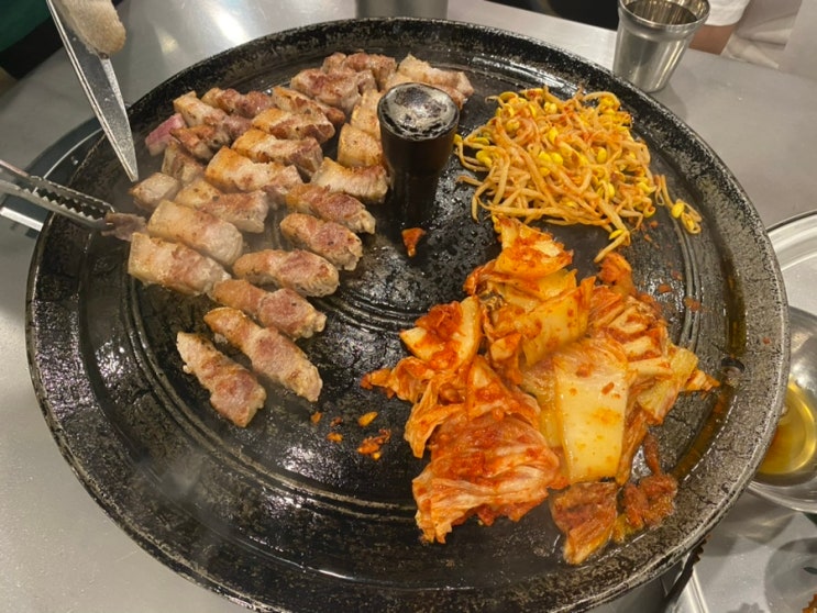 [대구 남구/봉덕동 맛집] 남자친구 얼굴보다 더 큰 솥뚜껑에 구워주는 맛있는 삼겹살집 ‘ 목구멍 ‘ : 네이버 블로그