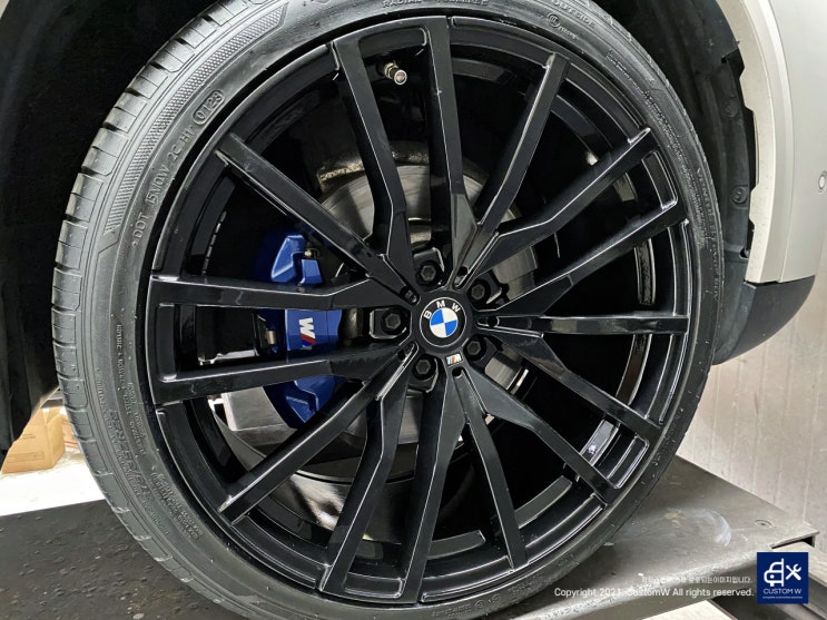 Bmw G05 X5 30d 휠수리 불량 기존 페인트 도막 제거 약품박리 후 블랙유광 휠도색 블루 캘리퍼 도색 네이버 블로그