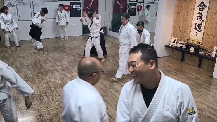 【합기도아이키도 삼성당】 팔을 편 채로 던지는 연습이 중요허리던지기 인천시청 간석 구월 성인 운동 클럽 네이버 블로그