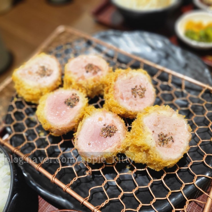 핑크빛 돈카츠의 시초 서울숲 돈까스 정돈 성수점 새우등심안심카츠 후기 네이버 블로그