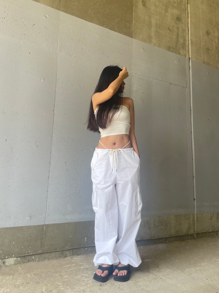 Pakke 파케 스트링 화이트 카고팬츠 후기 핀터레스트 코디 바람막이 나일론 바지 로우라이즈 여자 브랜드 여름코디 추천