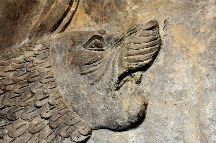 액막이 정령 우갈루(Ugallu)와 가정신(God of House), 신 아시리아 시대, 니네베 남서궁 부조 벽화 ...