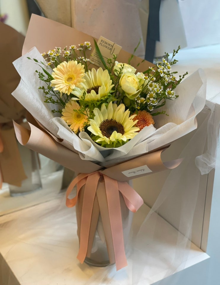 분당꽃집 정자동꽃집 리본플라워reborn Flower 해바라기꽃다발 풍성한꽃다발 화사한꽃다발 고급스러운꽃다발 여자친구꽃다발