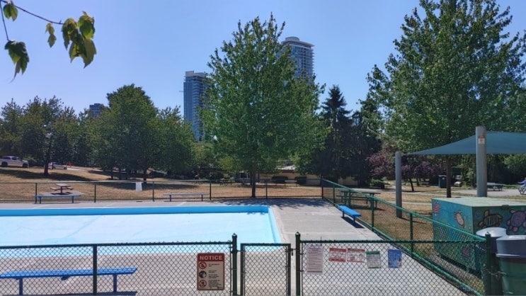 밴쿠버 wading pool 야외 수영장 Willingdon Heights Park 윌링던하이츠파크 수영장 : 네이버 블로그