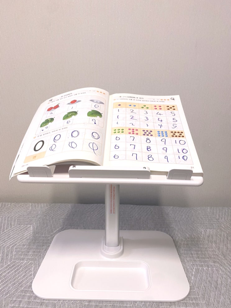 유아독서대추천 :: 침대.바닥.책상에서 모두 사용할 수 있는 엠바비 키키독서대 : 네이버 블로그