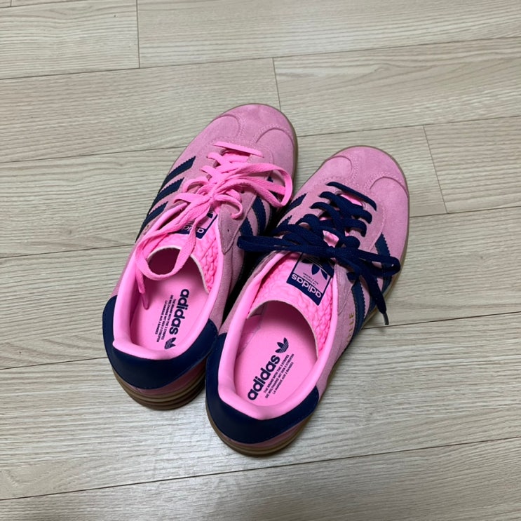 Adidas 아디다스 가젤 볼드 핑크 글로우 빅토리 블루🩷 240 사이즈 팁 착샷 신발끈 네이비 Vs 핑크 네이버 블로그