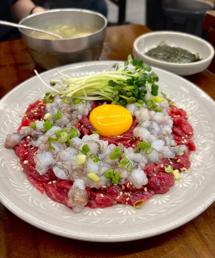 미쉐린가이드로 선정된 광장시장 육회 찐맛집 부촌육회 별관 네이버 블로그