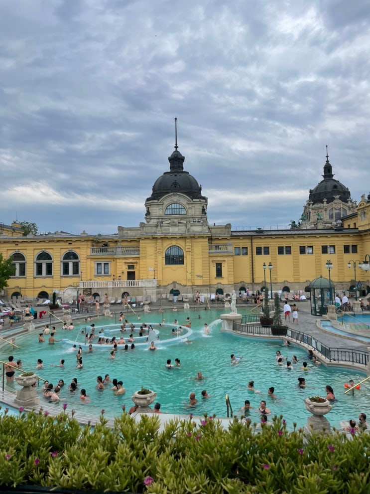 동유럽 여행 2일차: 🇭🇺corvin mall - 군델레스토랑 - 세체니 온천 🩵 : 네이버 블로그