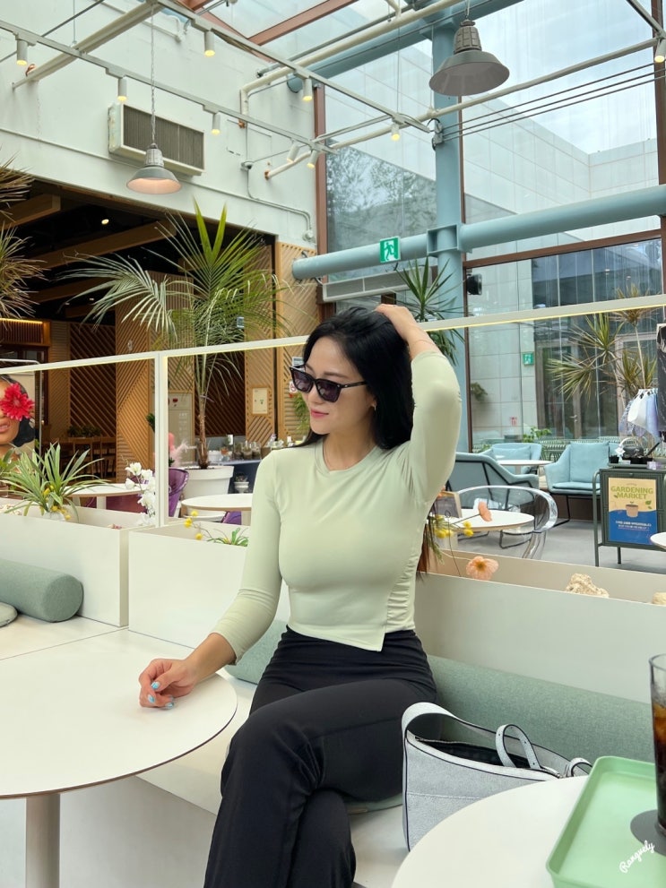 뮬라웨어 티셔츠 여성 크롭티 And 부츠컷 레깅스 코디 애슬레저룩 네이버 블로그