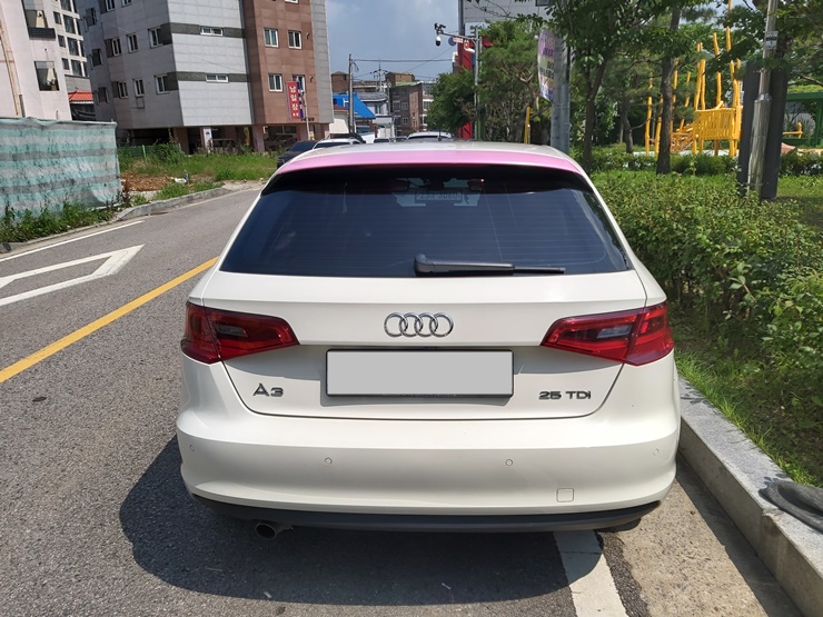 서산 동문동에서 아우디a3 차문잠김 현장 출장으로 개문 하고 차키 구출 아우디차문여는곳 수입외제차잠긴문여는곳 서산자동차열쇠