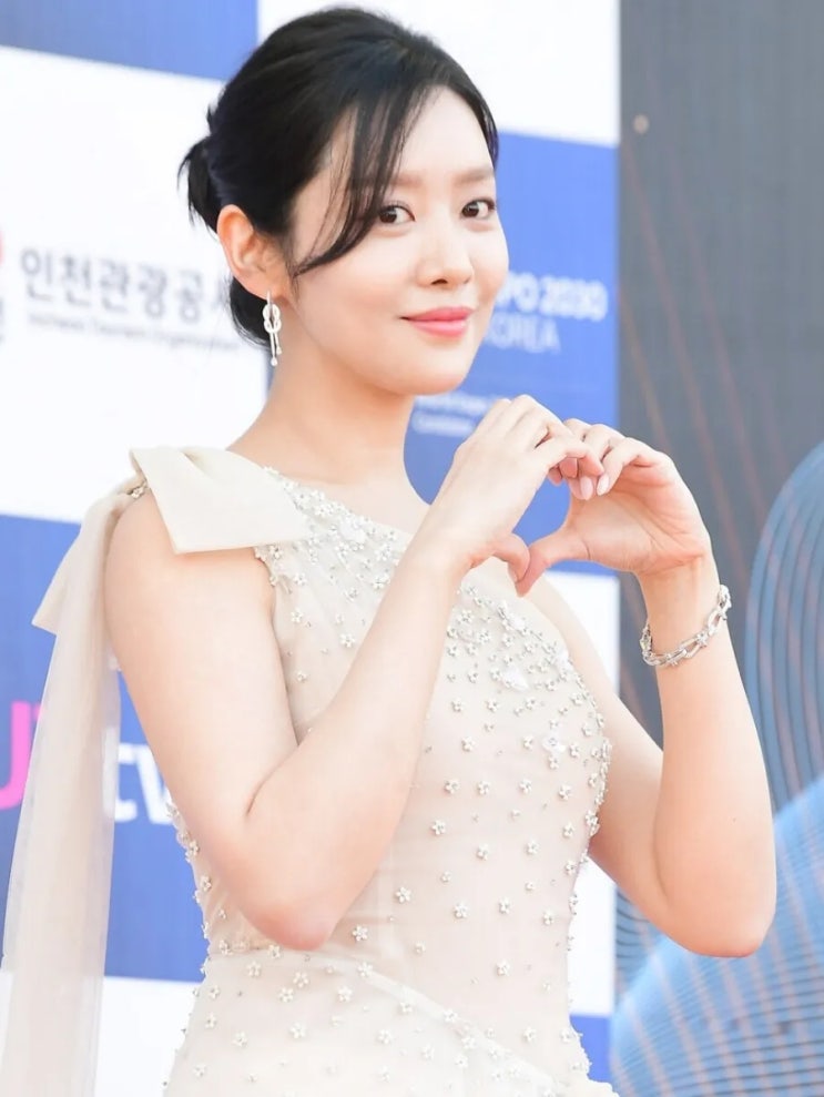 2023 청룡시리즈어워즈 여배우 차주영 패션 메종 프레드 귀걸이 팔찌 정보 네이버 블로그