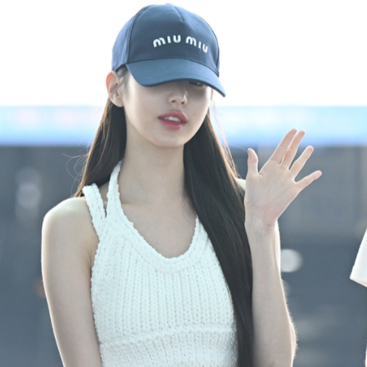 미우미우 완더 호보백 가방 및 모자 장원영 공항패션 착용 정보 네이버 블로그