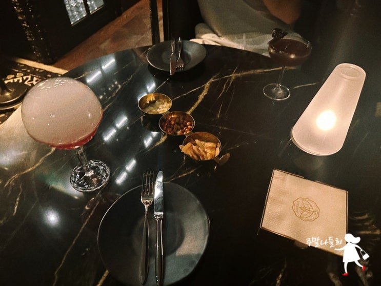 [태국 방콕] 현지인들이 즐겨 찾는 힙한 재즈바, 신돈 켐핀스키 호텔 Firefly Bar : 파이어플라이 바 : 네이버 블로그