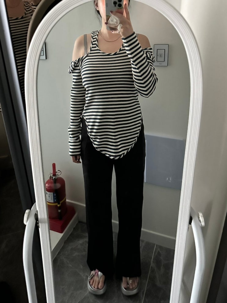 EENK🖋️ WOUI Long Sleeve Cutout Jersey T-shirt / WOLIA Layered Top 리뷰 ...