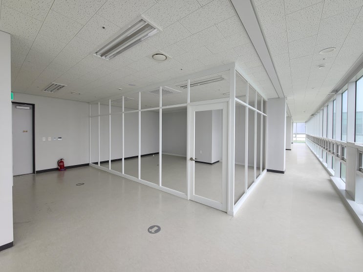 유리 칸막이 공사, 사무실 칸막이 공사 가성비 좋게 작업하세요! : 네이버 블로그