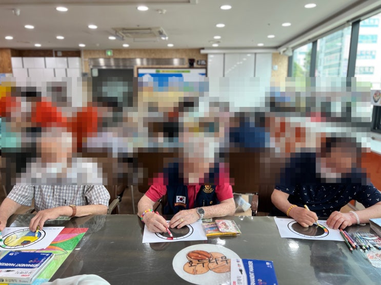 부산 북구 주간보호 센터 부산 주간보호 센터 나무그늘 주간보호 센터 인지활동 프로그램고래 스테인드 글라스 만들기