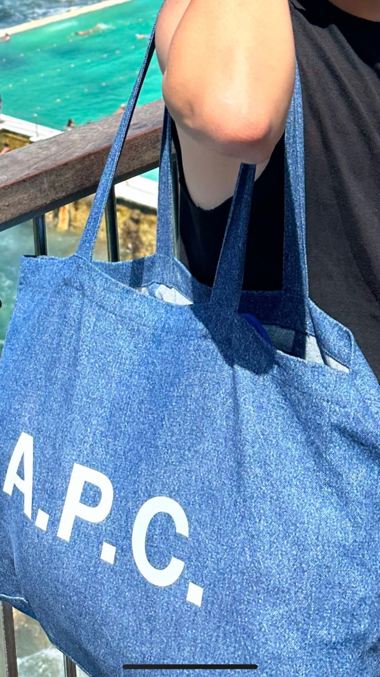 후기 아페쎄 에코백 리뷰 남자 여름용 가방 추천 Apc 에코백 아페쎄 가방 아페세 에코백 대천해수욕장 코디 호주