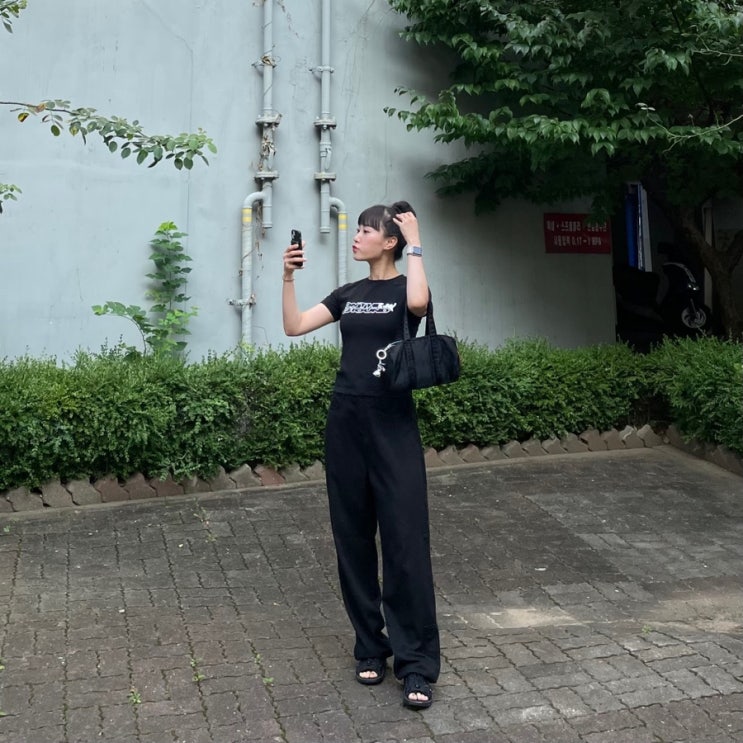 나이스웨더 FAD, 스트링팬츠로 코디한 올블랙 스트릿 데일리룩 (+포터 더플백, 킨 샌들) : 네이버 블로그