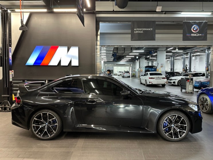 BMW G87 신형 M2, 카본 퍼포먼스 윙은 이렇게 장착합니다 feat. 오버휀더 : 네이버 블로그
