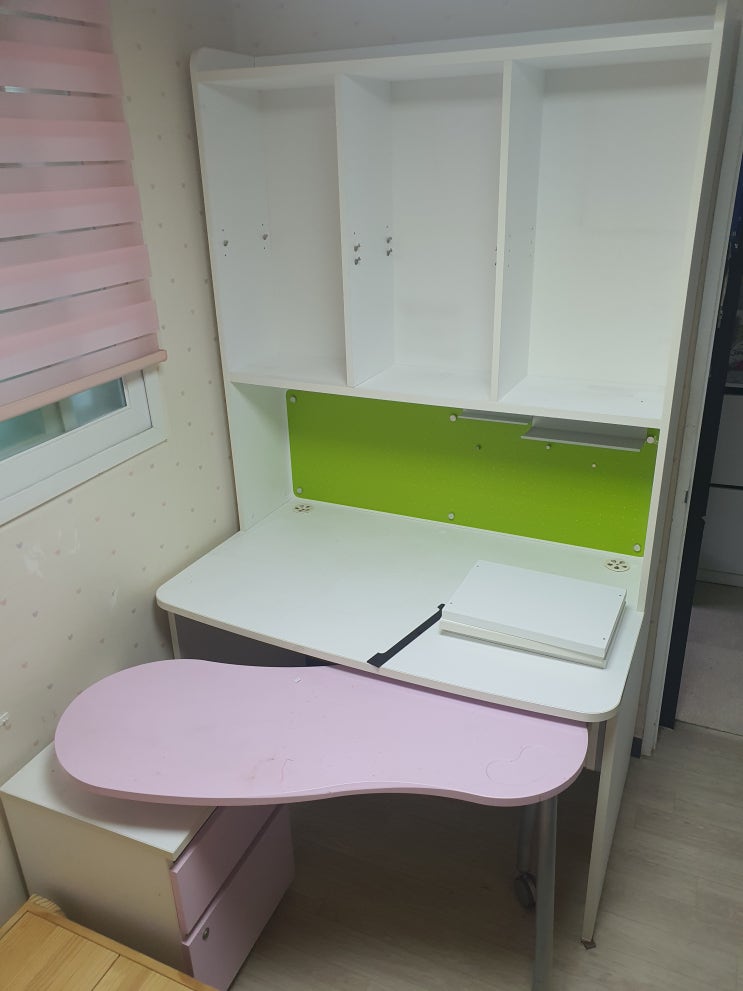 고양시 덕양구 화정동 공부방 책상 버리기 헌가구 수거 장롱 폐기 잡동사니 가정 쓰레기 생활 폐기물 처분 소파 처리 쇼파베드 안마