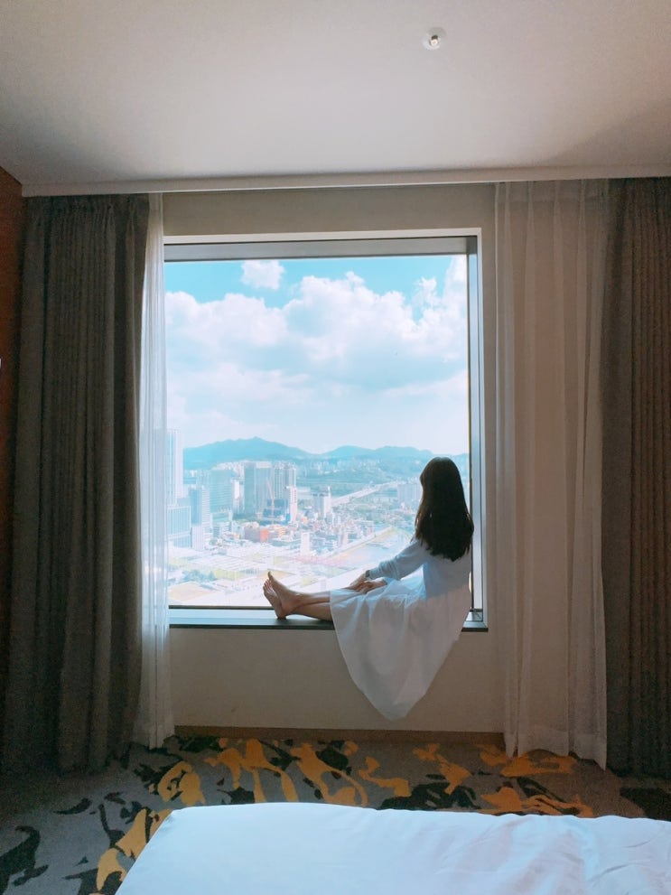서울 호캉스 용산 드래곤시티 노보텔 스위트 앰배서더 디럭스 스위트 킹베드푸드 익스체인지 디너 뷔페알라메종 델리 망고타르트