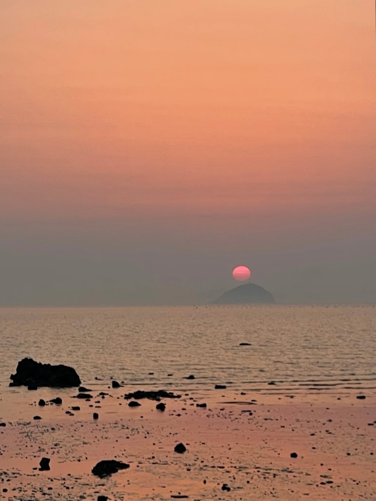 일몰 명소 차박 캠핑으로 유명하다는 궁평리해수욕장에서 꿈꿨던 캠핑은 아니였지만 나름 탐방 후 궁평리에서 노지 캠핑 했다능