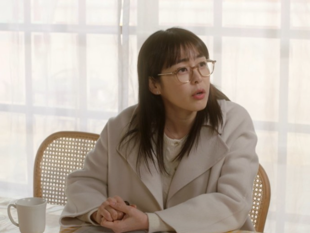 어크루 Olsen 이하나 안경 20대부터 60대까지 남녀 노소 누구나 잘 어울리는 가벼운 뿔테 시흥안경백화점 부천