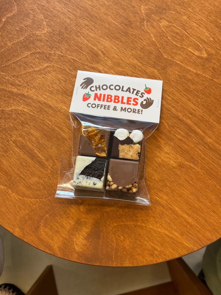 [2308] 광복절에 가로수길 행차 🇰🇷 : 네이버 블로그