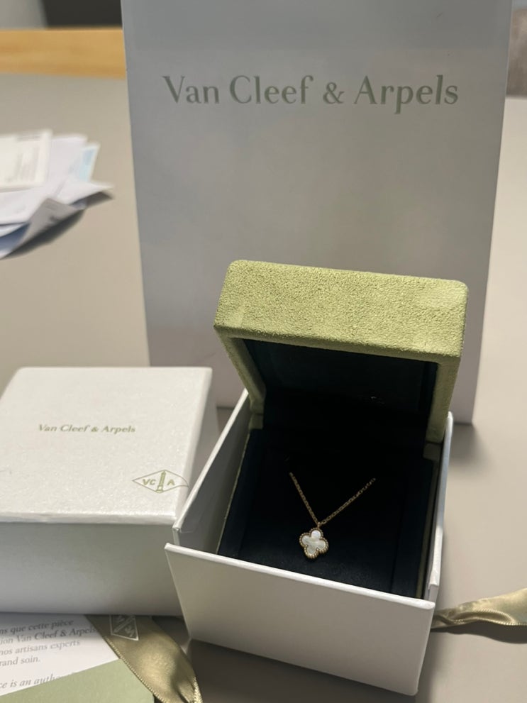[Van Cleef&Arpels] 반클리프아펠 스위트 알함브라 마더오브펄 (+착용 사진) : 네이버 블로그