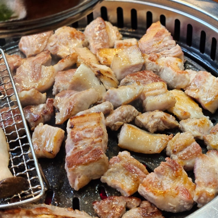 [호매실 삼겹살 맛집] 최고급 숙성 돼지고기가 입 안에서 녹는 돼지대첩 수원 호매실능실마을점 수원 맛집 : 네이버 블로그