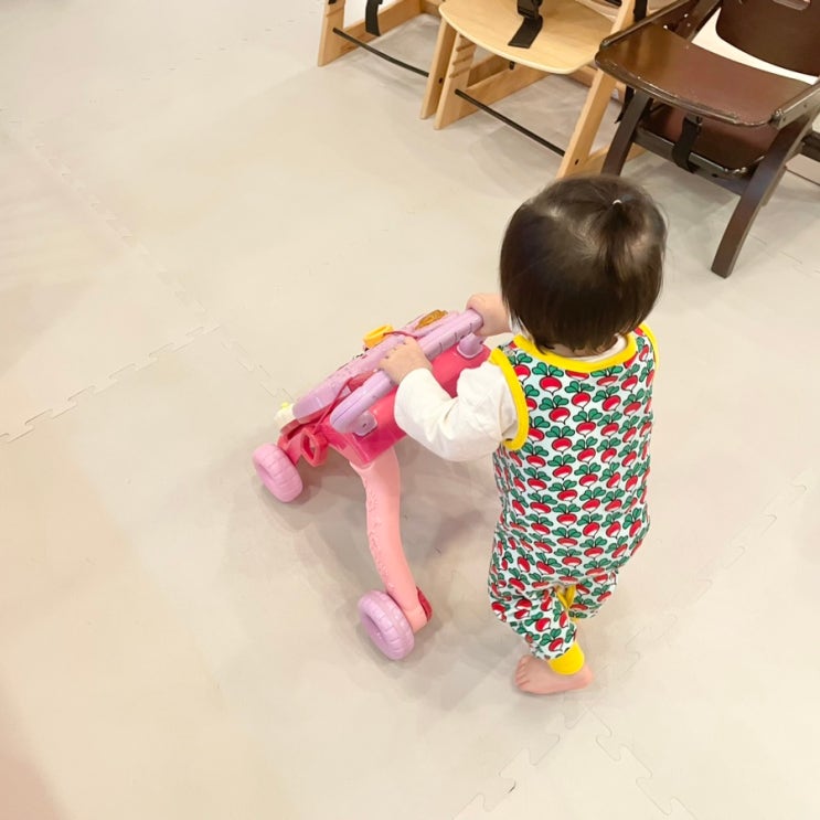 아기 서는 시기부터 걸음마 걷는 시기까지 대근육발달 과정 네이버 블로그