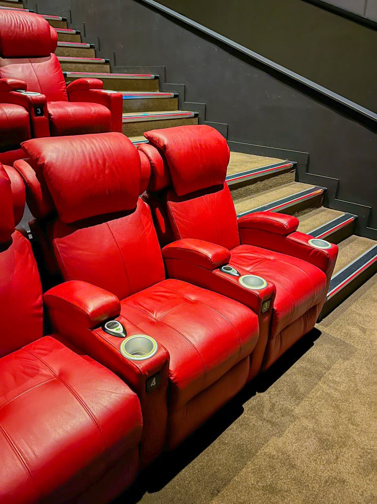 경기 리클라이너 영화관 맨 앞자리 A열 후기 가격 | 평택고덕 CGV (ft. 콘크리트 유토피아) : 네이버 블로그