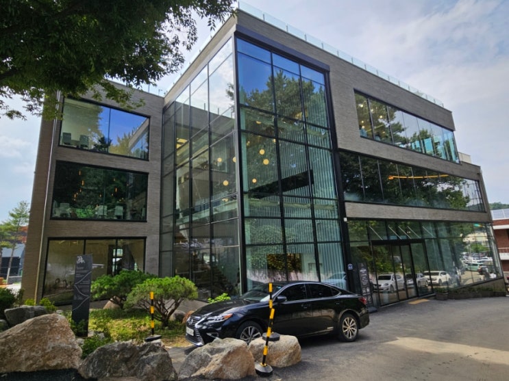 발길 닿는 모든 곳이 포토존, 다양한 컨셉의 서오릉 대형카페 또 가고 싶은 카페 : 네이버 블로그